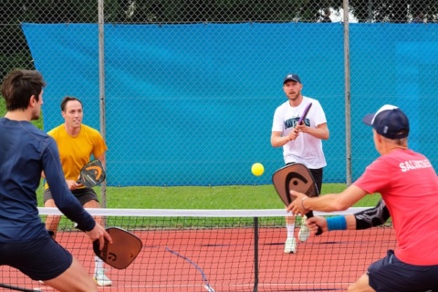 Ein Sport für Jedermann, jederzeit, überall - der Hype um Pickleball ...